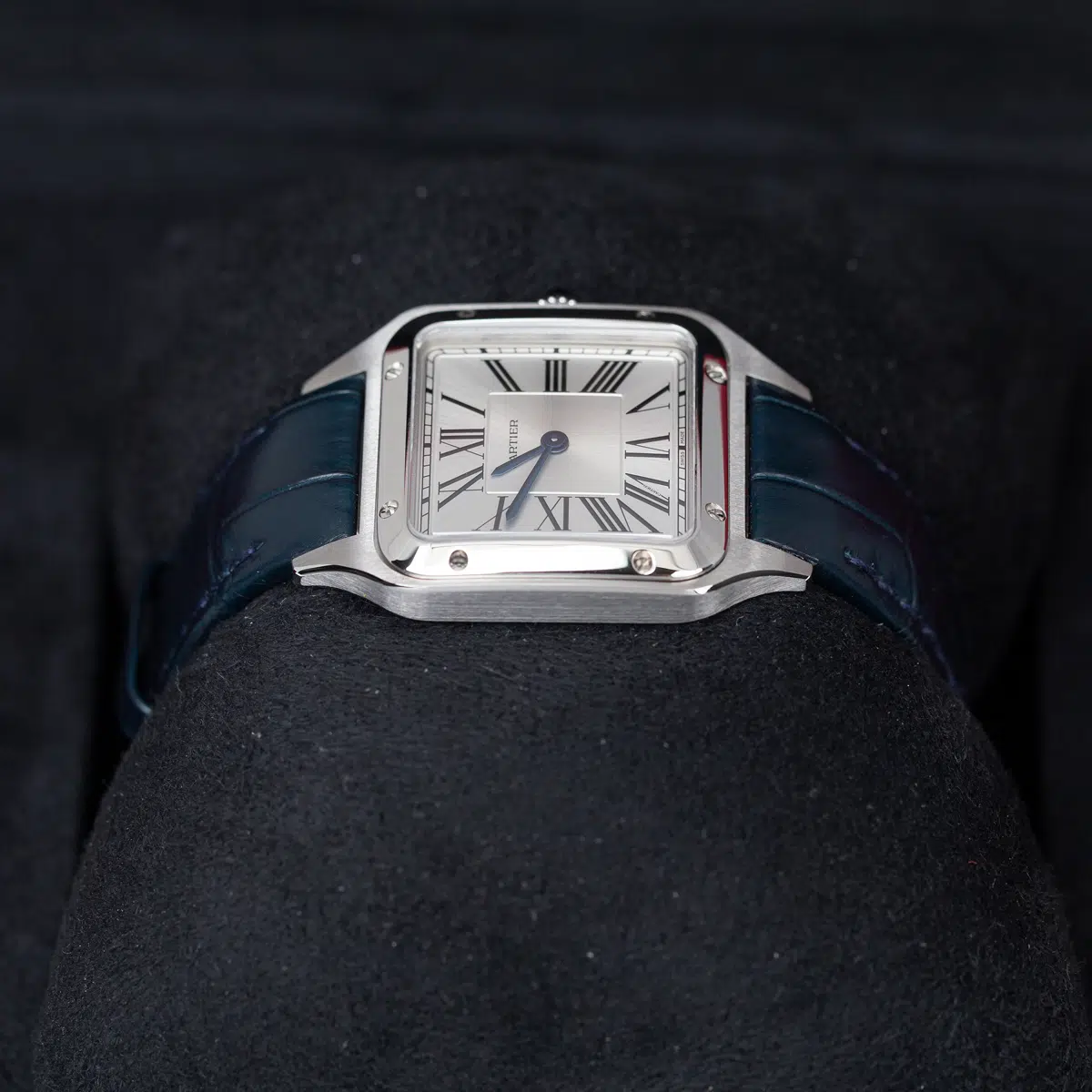 堀田真由さんが愛用する腕時計・カルティエ サントス デュモン SM Ref.WSSA0023 | 機械式腕時計という宇宙